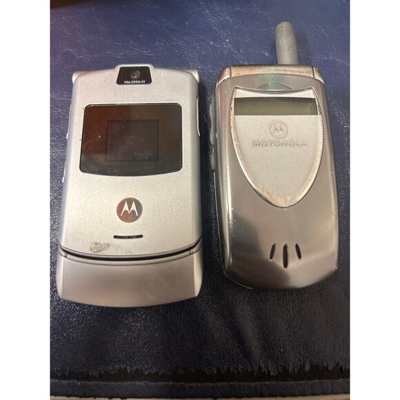 Motorola | Cell Phones & Accessories | 2 Vintage Motorola Flip Phones ...